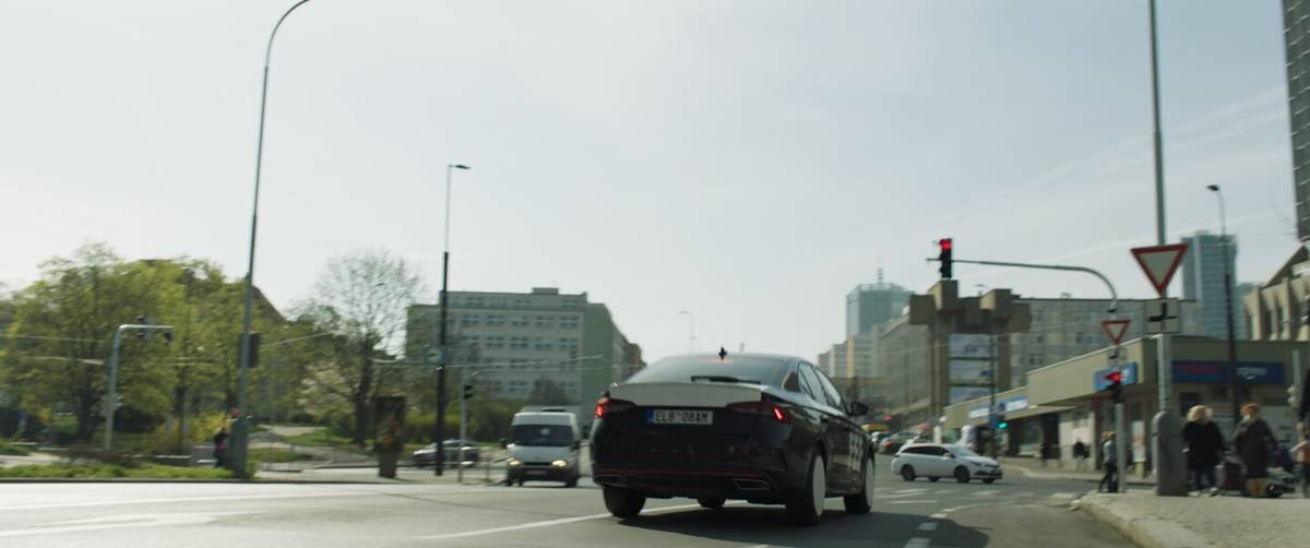 Foto: Škodovka dodala auta do filmového hitu na Netflixu. Jsou ...