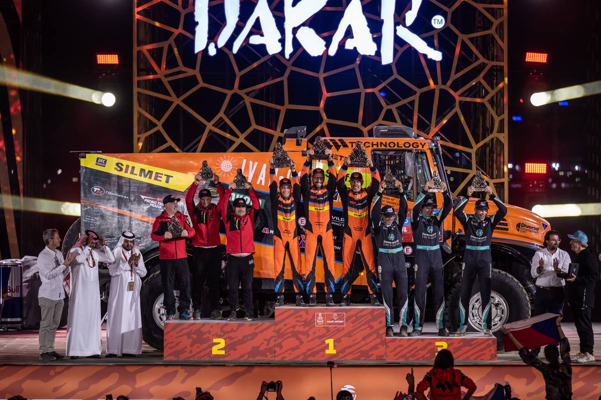 Foto: Zlatý Macík bezprostředně po závodu: Třída kamionů se na Dakaru ...