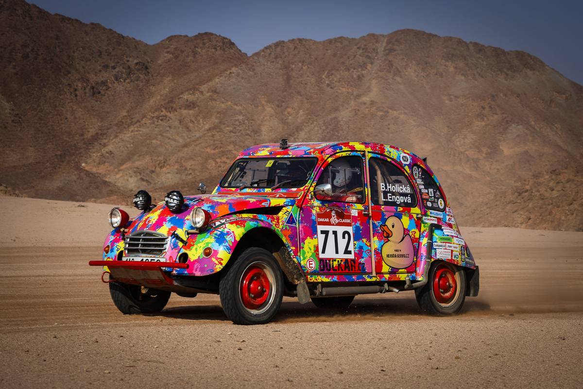 Foto: Škodovka nakonec dostala na Dakaru Classic 2024 na frak a končí ...