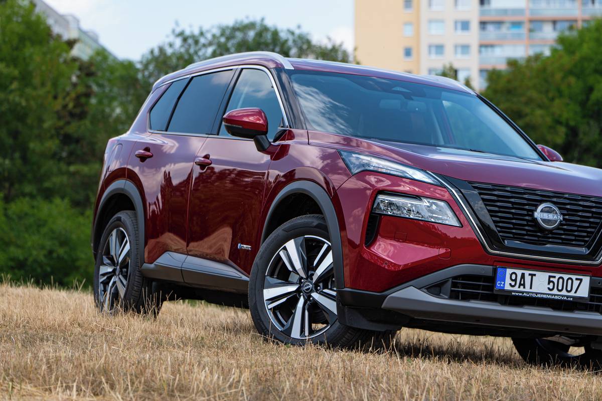 Foto: Úsporné rodinné SUV s velkou slevou: X-Trail se Nissanu vážně ...