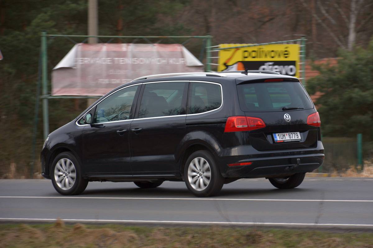 Foto: Ojetý VW Sharan umí být příšerná past. Najít hezký kus dá hodně ...