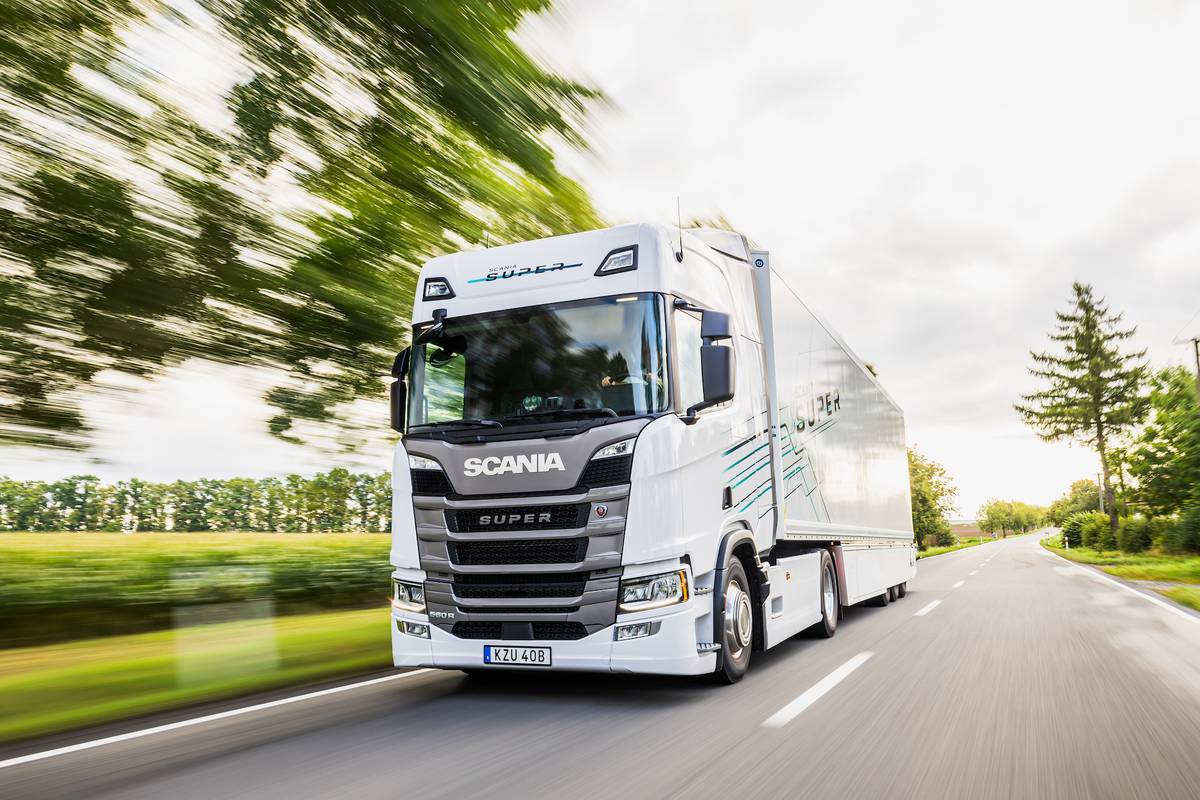 Foto: Řídili jsme mocný supertahač: Scania 560 R má výkon 560 koní, 40 ...