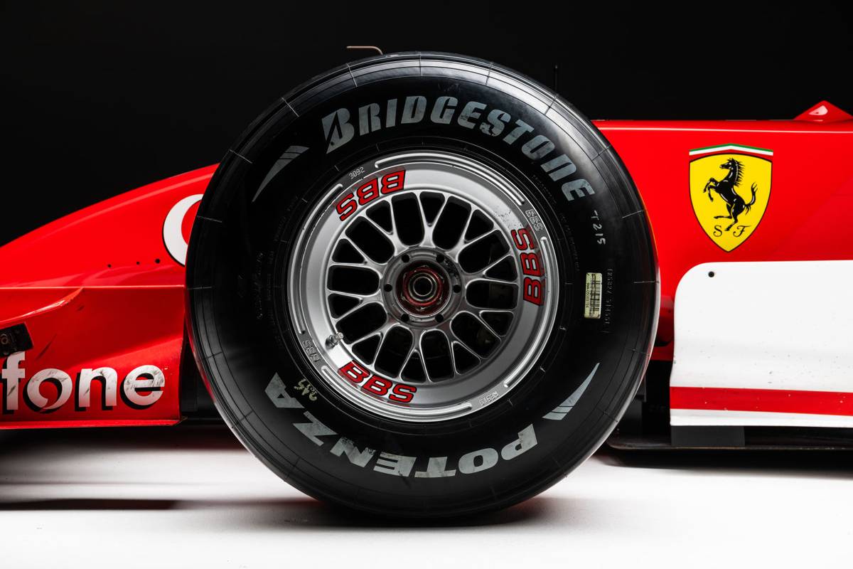 Foto: Legendární Schumacherova Formule 1 je na prodej. Ferrari F2001 ...