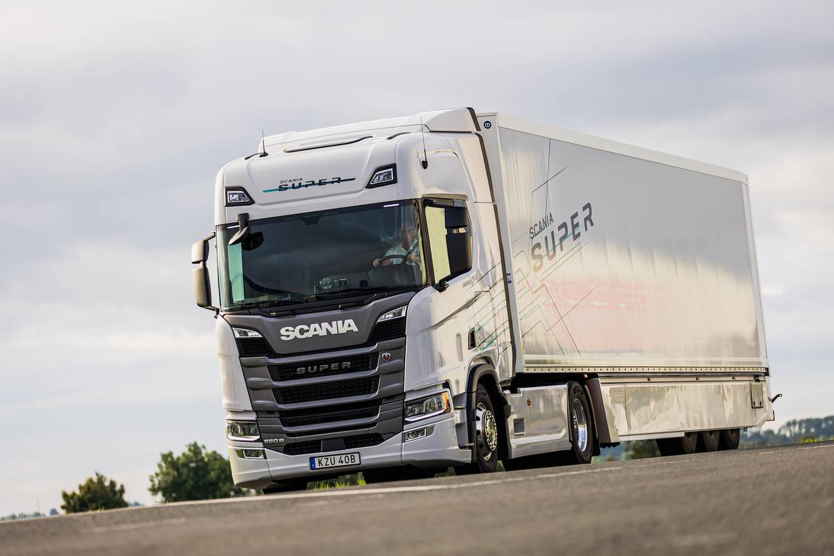 Foto: Řídili jsme mocný supertahač: Scania 560 R má výkon 560 koní, 40 ...