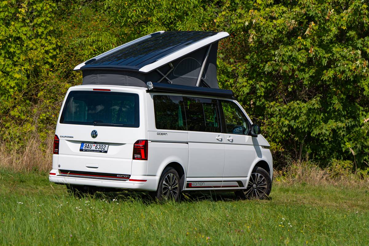 Foto: Rodinný přepravník, o víkendu obytňák: VW California 6.1 Ocean je ...