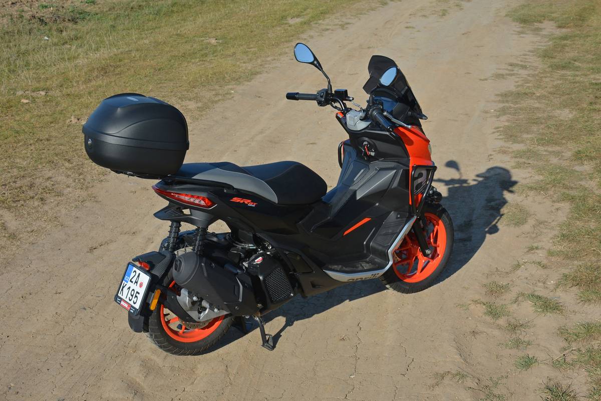 Foto: Crossover v jedné stopě: Stylová svoboda pohybu bez řidičáku (na ...