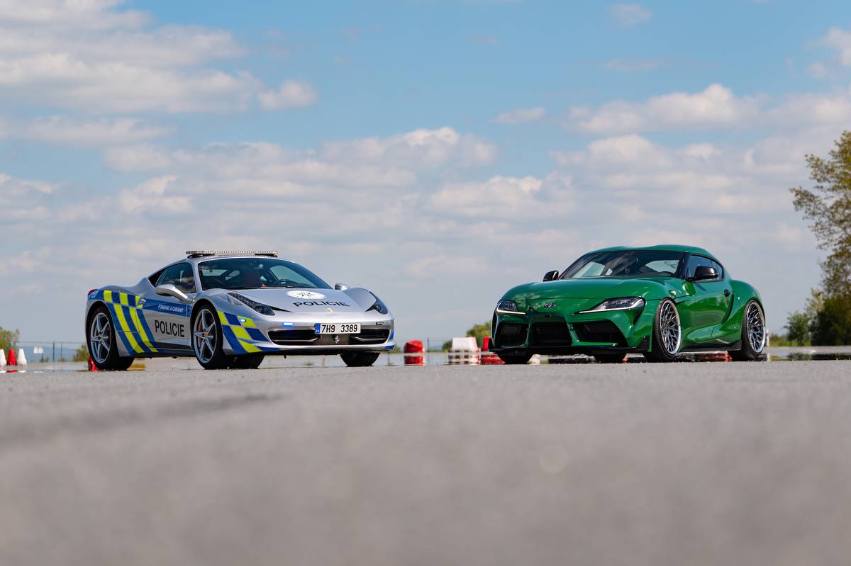 Foto: Policejní Ferrari je skoro rok ve službě. Jak si zatím vedlo ...