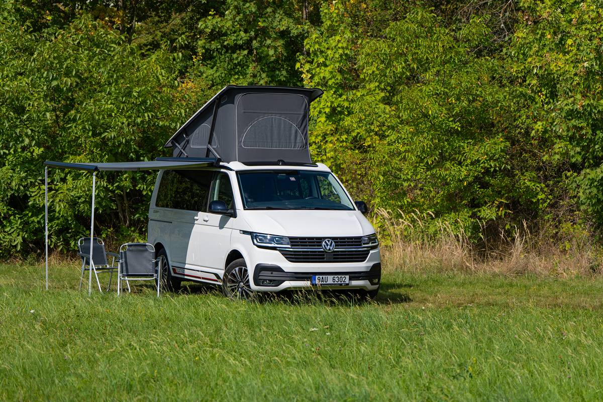 Foto: Rodinný přepravník, o víkendu obytňák: VW California 6.1 Ocean je ...