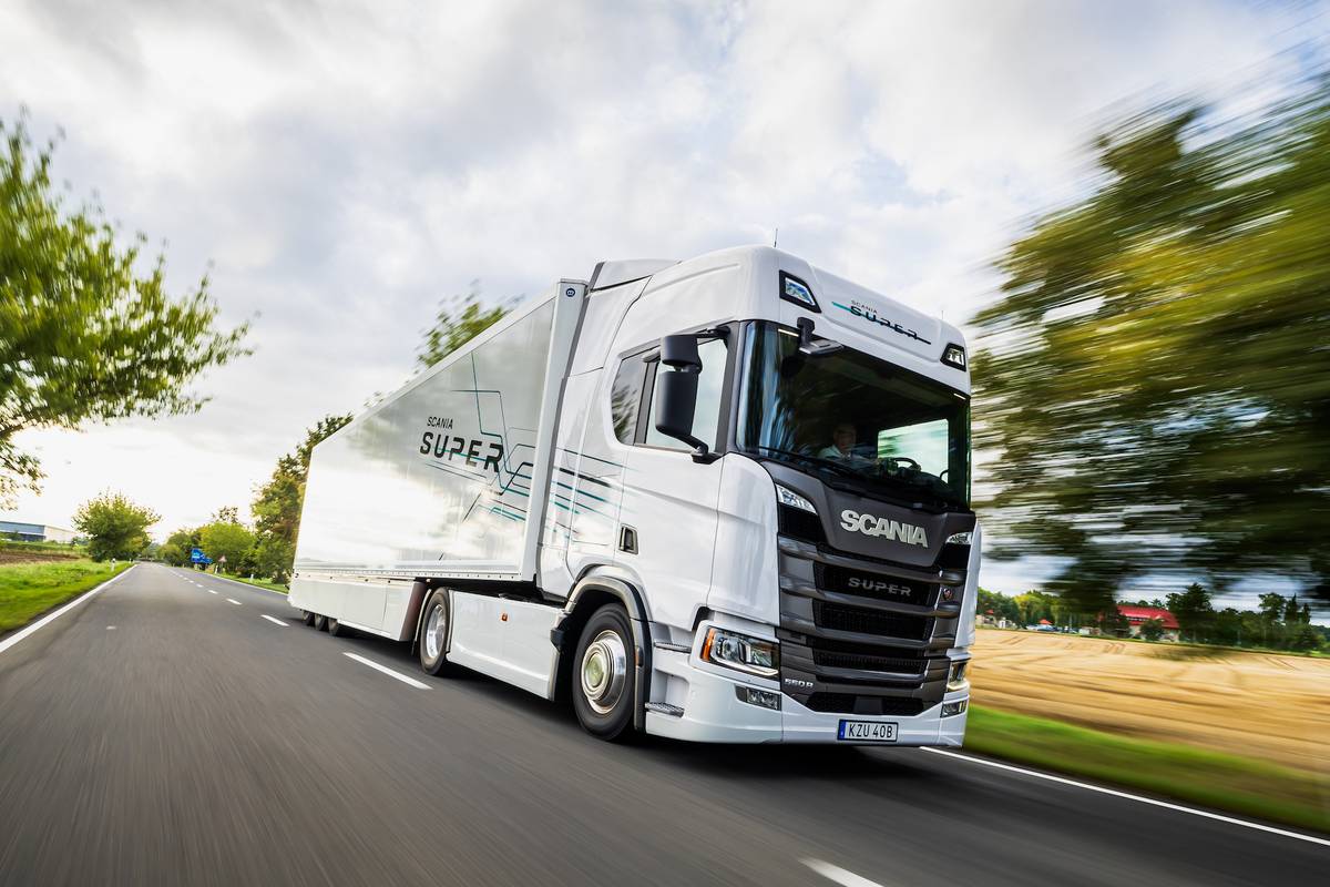 Foto: Řídili jsme mocný supertahač: Scania 560 R má výkon 560 koní, 40 ...