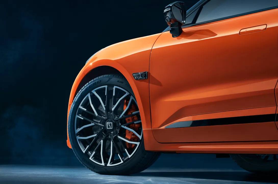 Foto: Modernizovaný Zeekr 001 pomáhal vyvíjet pilot F1. Parametry ...