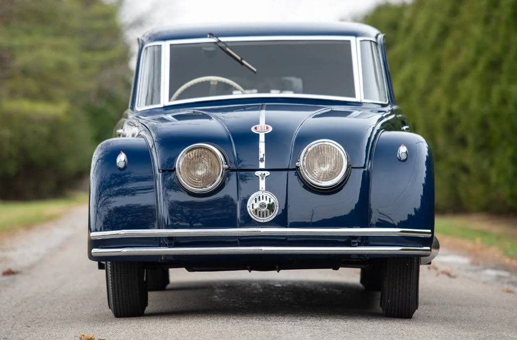 Foto: Tatra T77 z roku 1934 jde do dražby. Její renovace vyšla na 22 ...