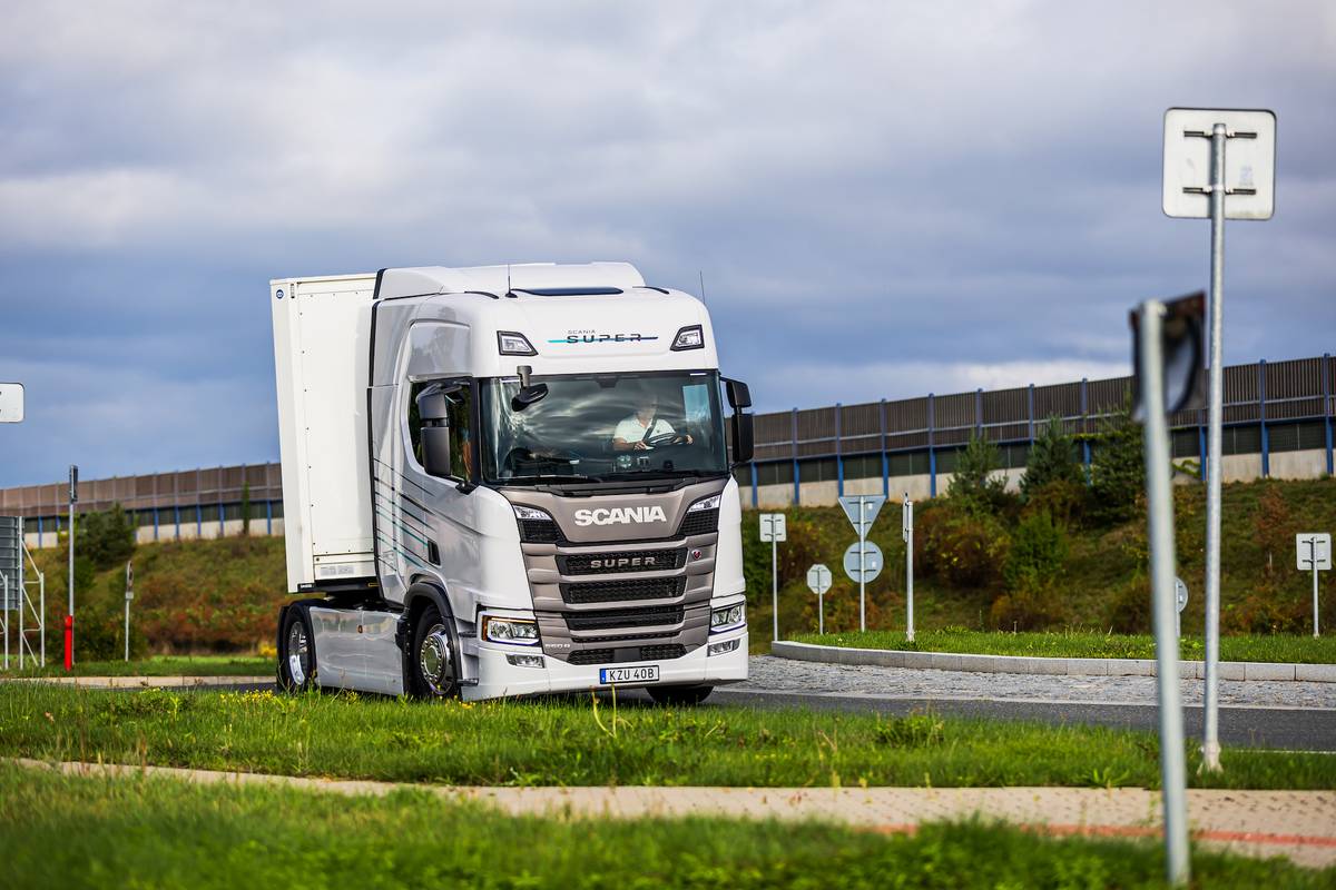 Foto: Řídili jsme mocný supertahač: Scania 560 R má výkon 560 koní, 40 ...