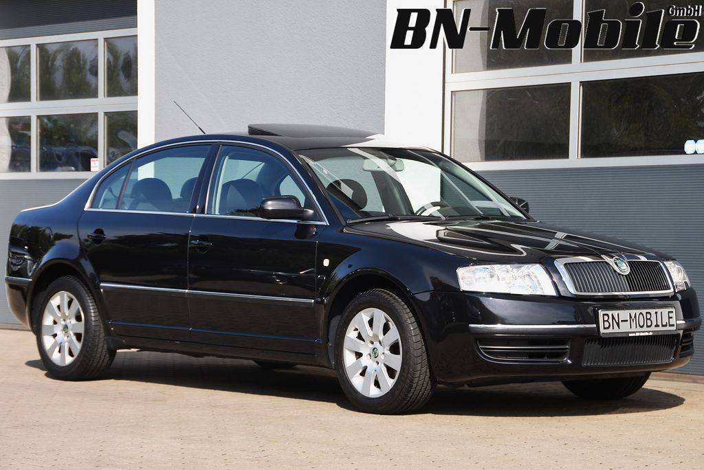 Foto: Na prodej je Škoda Superb první generace, která měla za 23 let ...