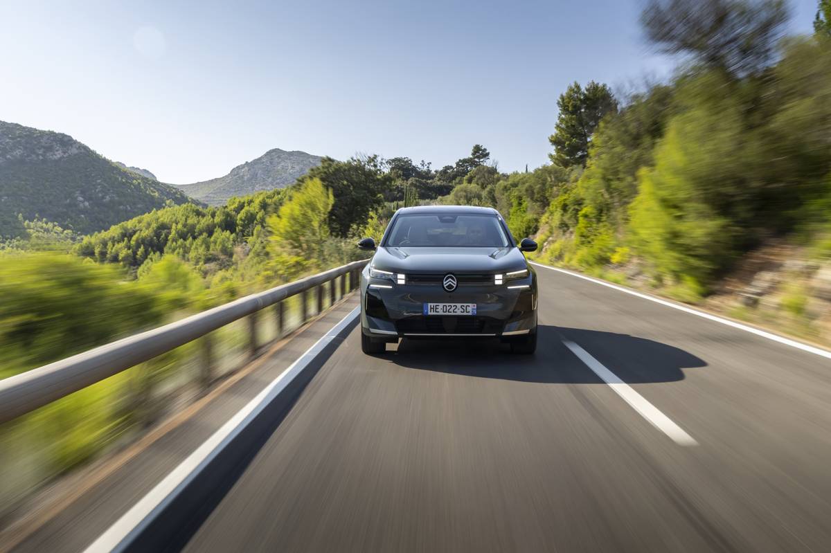 Foto: Rodina v klidu: Nový Citroën C5 Aircross je prostornější ...