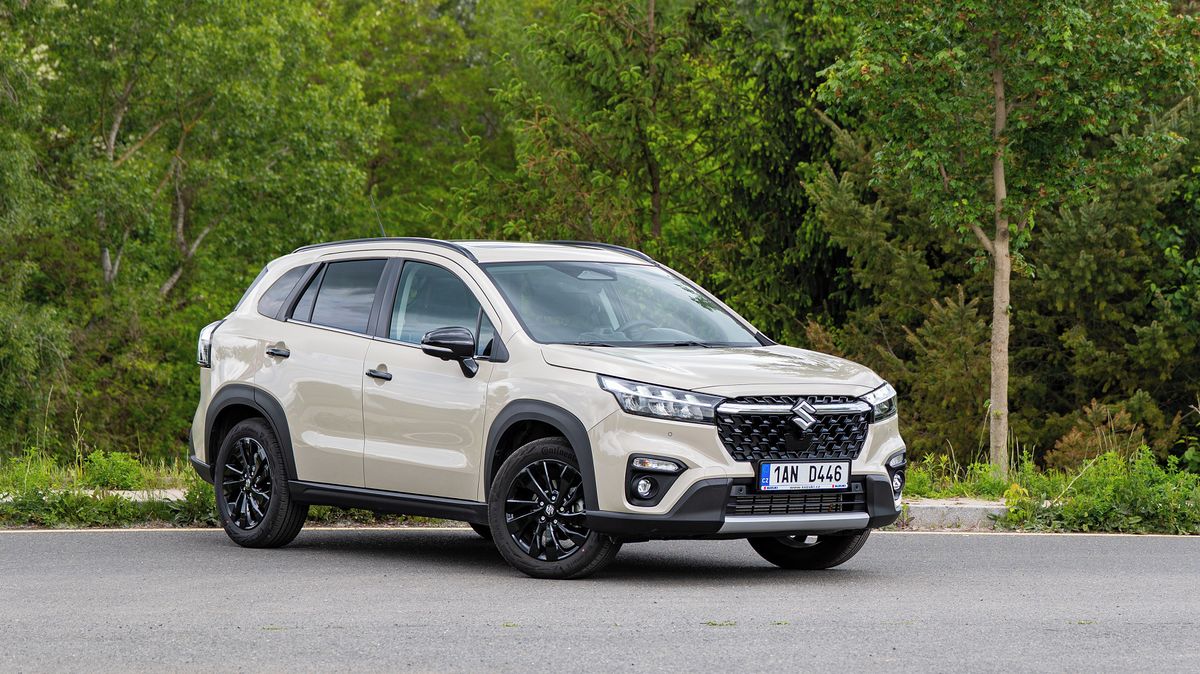 Test kompaktního SUV Suzuki S-Cross 1.4 BoosterJet Black Edition
